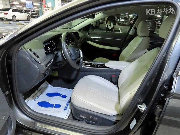 Купить б/у Hyundai Sonata VIII (DN8) 2.0 AT (160 л.с.) бензин автомат во Владивостоке: серый ...