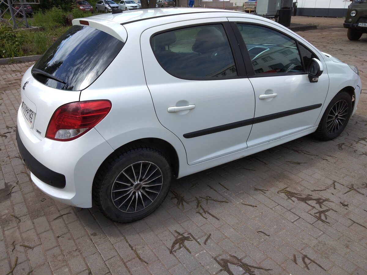 Купить б/у Peugeot 206 1998-2012 1.6 AT (88 л.с.) бензин автомат в Глазове: белый Пежо 206 2008 ...