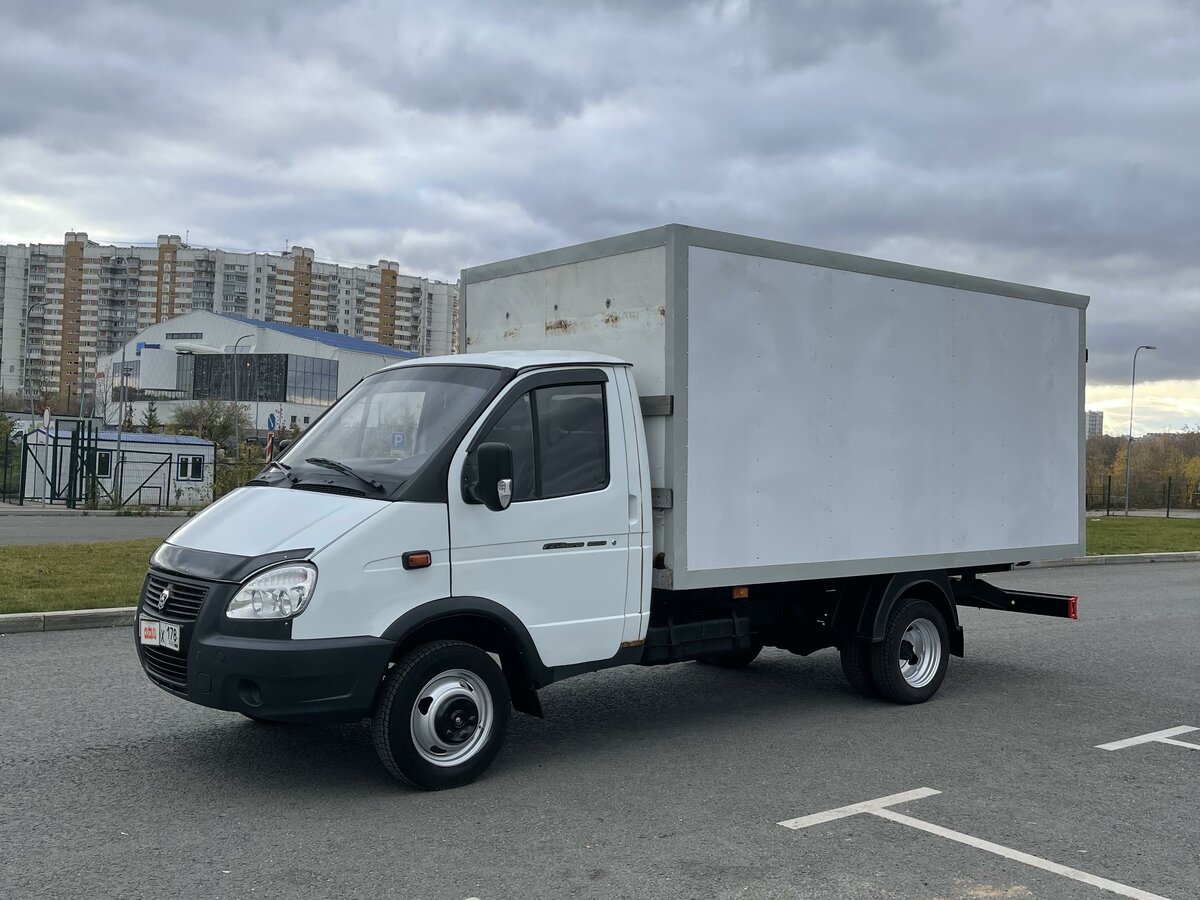 Купить б/у ГАЗ ГАЗель (3302) бензин механика в Москве: белый фургон для ...