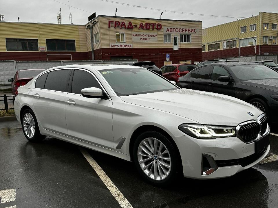 Купить б/у BMW 5 серии VII (G30/G31) Рестайлинг 525Li 2.0 AT (184 л.с.) бензин автомат в Москве ...