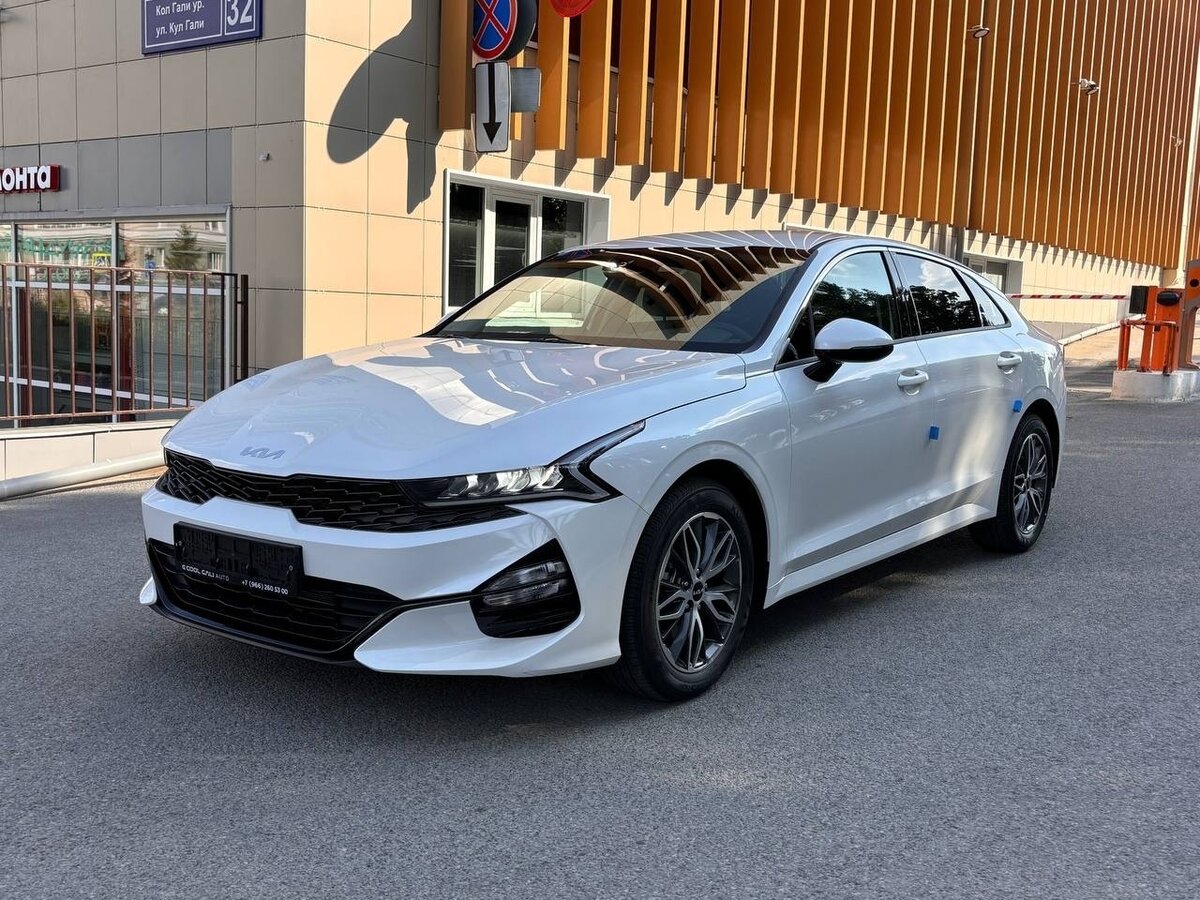 Купить б/у Kia K5 III 2.0 AT (160 л.с.) бензин автомат в Казани: белый Киа к5 III седан 2023 ...