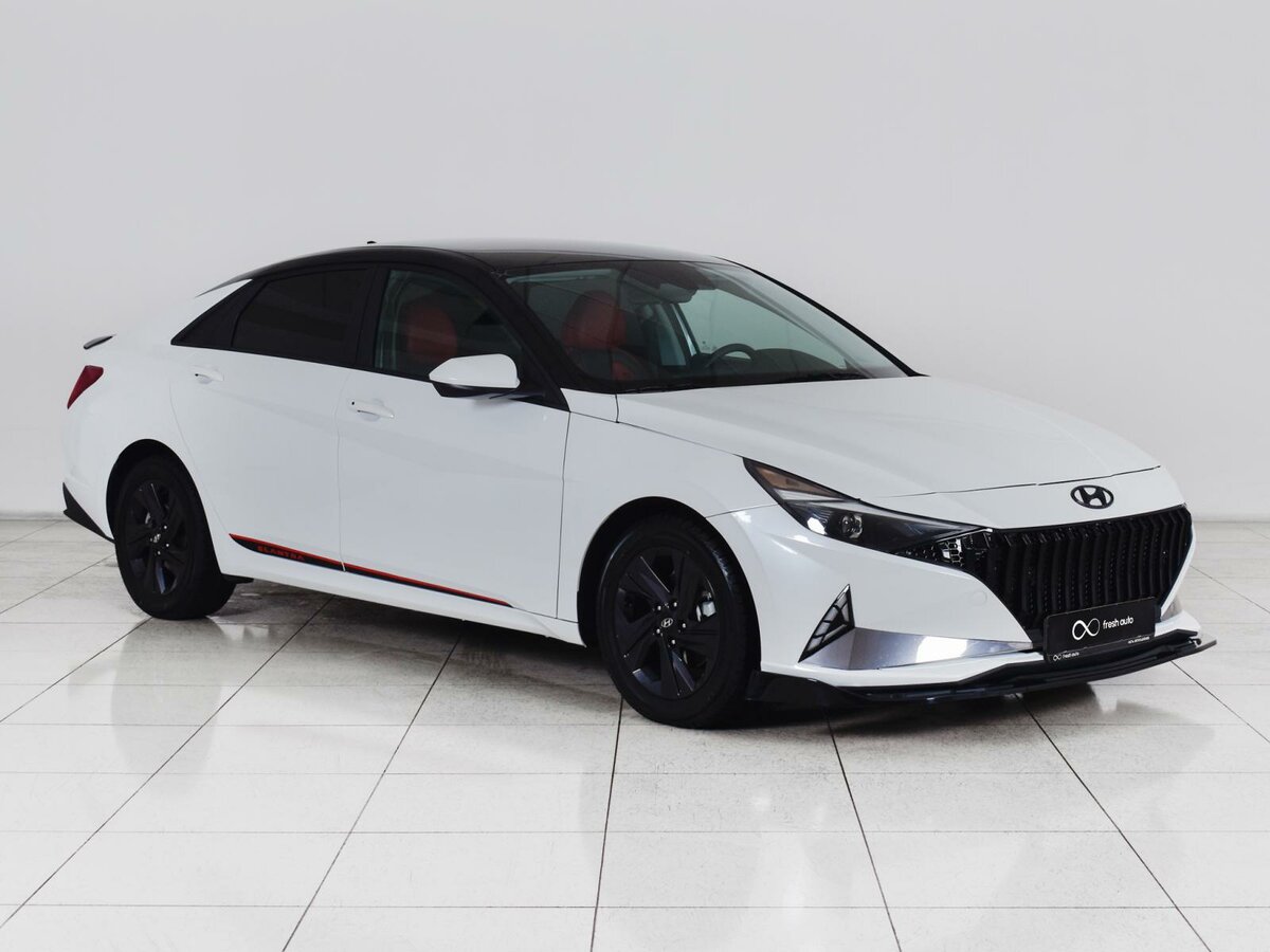 Купить б/у Hyundai Elantra VII (CN7) 2.0 AT (150 л.с.) бензин автомат в Тюмени: белый Хендай ...