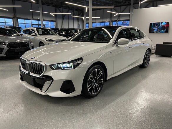 Купить новый BMW 5 серии VIII (G60/G61/G68) 525Li 2.0 AT (190 л.с.) бензин автомат в Москве ...