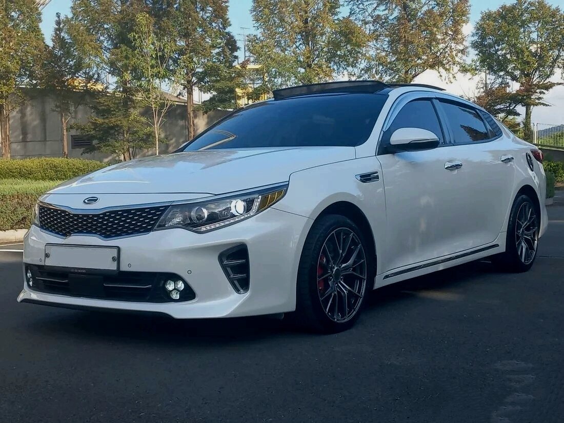 Купить б/у Kia K5 II 2.0 AT (245 л.с.) бензин автомат в Хабаровске: белый Киа к5 II седан 2019 ...