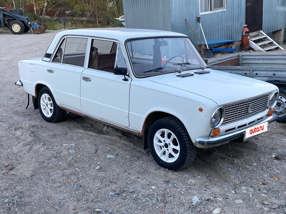Купить б/у Lada (ВАЗ) 2101 1970-1988 1.2 MT (59 л.с.) бензин механика в Санкт-Петербурге: белый ...