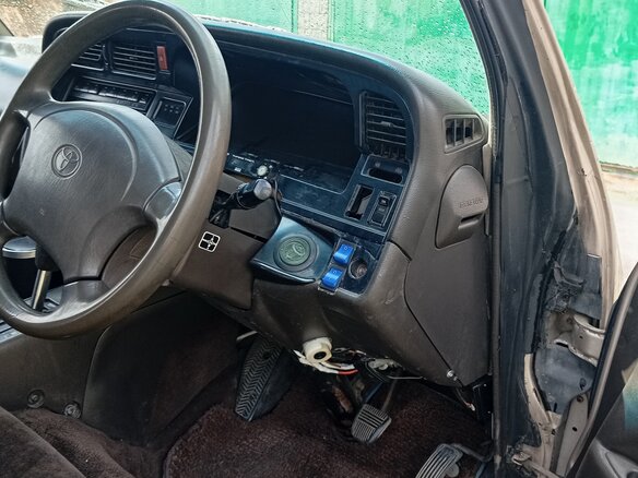 Купить б/у Toyota HiAce H50 H60 H70 2.5d MT (75 л.с.) 4WD дизель ...