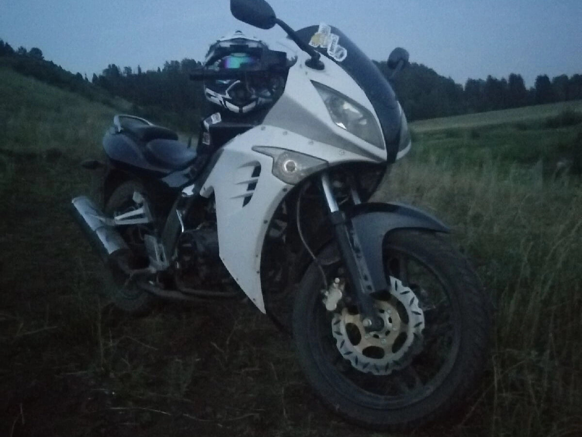 Купить б/у Centurion Bitrix карбюратор 5 передач в Можге: белый дорожный 2013 года на Авто.ру ID ...