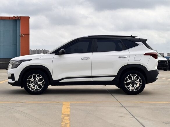 Купить б/у Kia KX3 2019-2023 1.5 CVT (115 л.с.) бензин вариатор в Новосибирске: белый Киа КаИкс3 ...