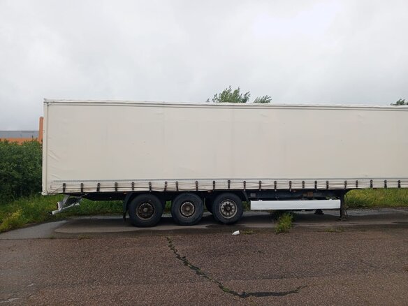 Купить б/у Krone Krone в Москве: белый полуприцеп шторный 2009 года по цене 680 000 рублей на ...