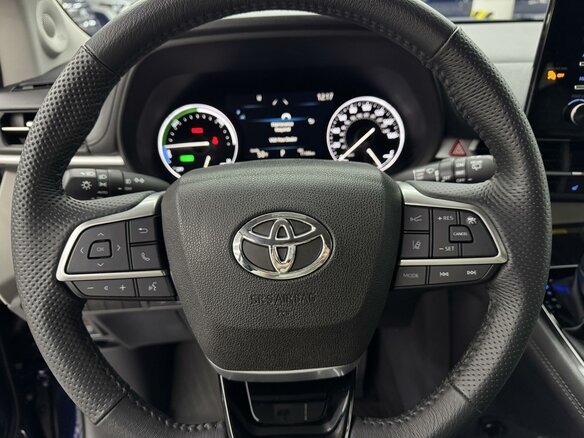 Купить б/у Toyota Sienna IV 2.5hyb AT (245 л.с.) 4WD гибрид автомат в ...