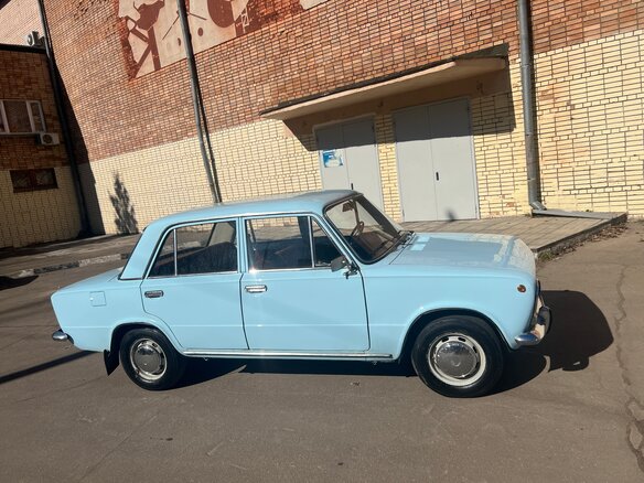 Купить б/у Lada (ВАЗ) 2101 1970-1988 1.2 MT (59 л.с.) бензин механика в Москве: голубой Лада ...