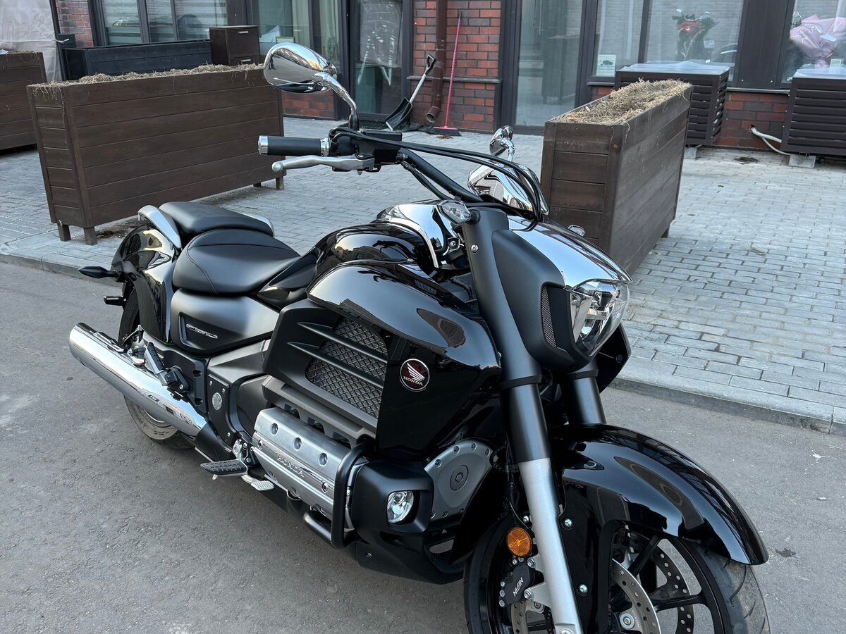 Купить б/у Honda Valkyrie 1800 в Москве: чёрный круизер 2015 года по ...