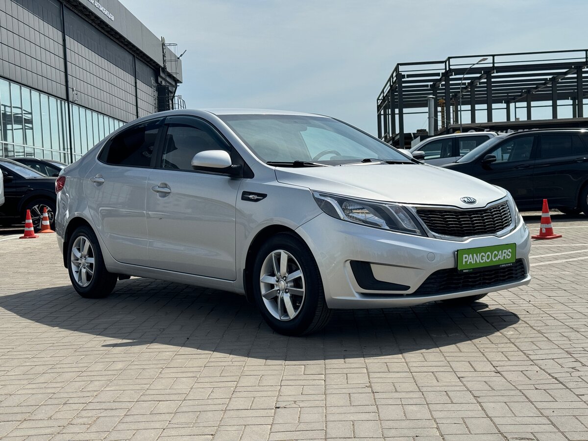 Купить б/у Kia Rio III 1.4 MT (107 л.с.) бензин механика в Набережных Челнах: серебристый Киа ...