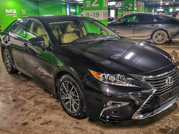 Купить б/у Lexus ES VI Рестайлинг 200 2.0 AT (150 л.с.) бензин автомат в Москве: чёрный Лексус ...