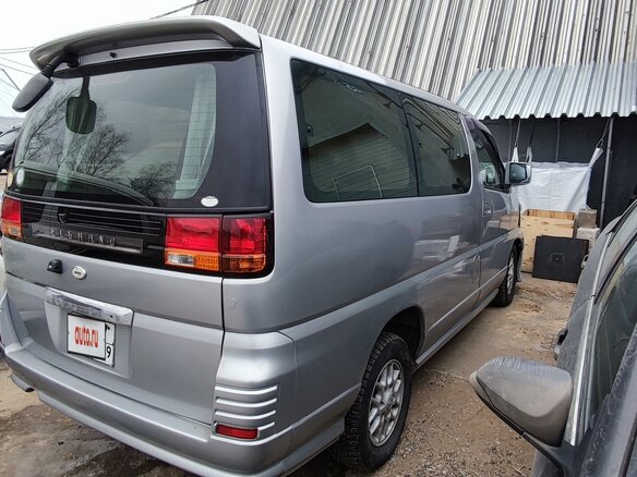 Купить б/у Nissan Elgrand I (E50) 3.2d AT (150 л.с.) 4WD дизель автомат в Москве: серый Ниссан ...
