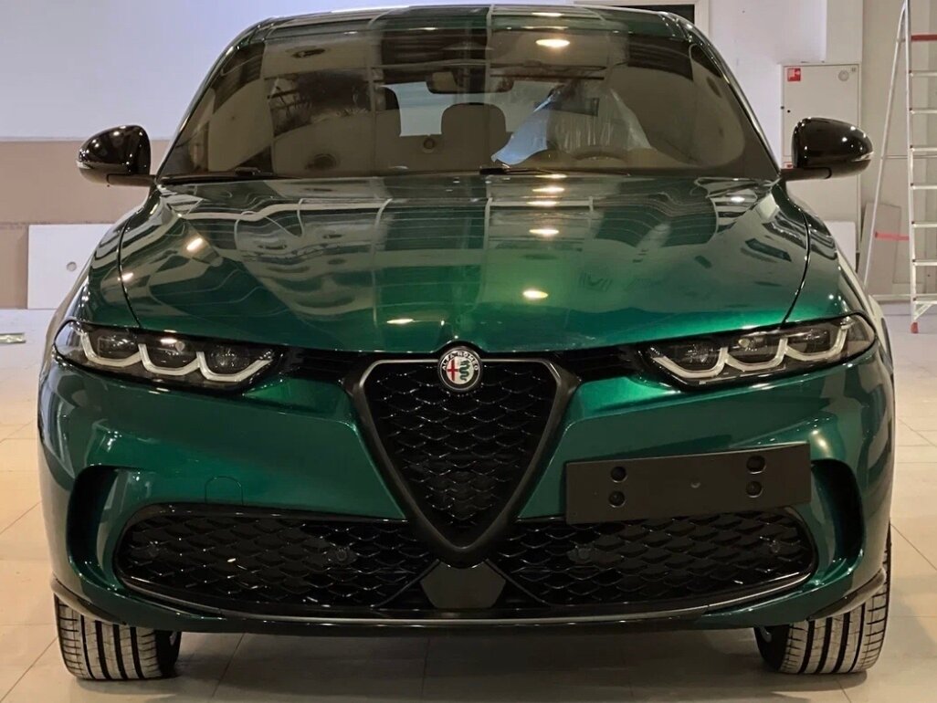 Купить б/у Alfa Romeo Tonale 2022-2024 1.5 AMT (130 л.с.) бензин робот ...