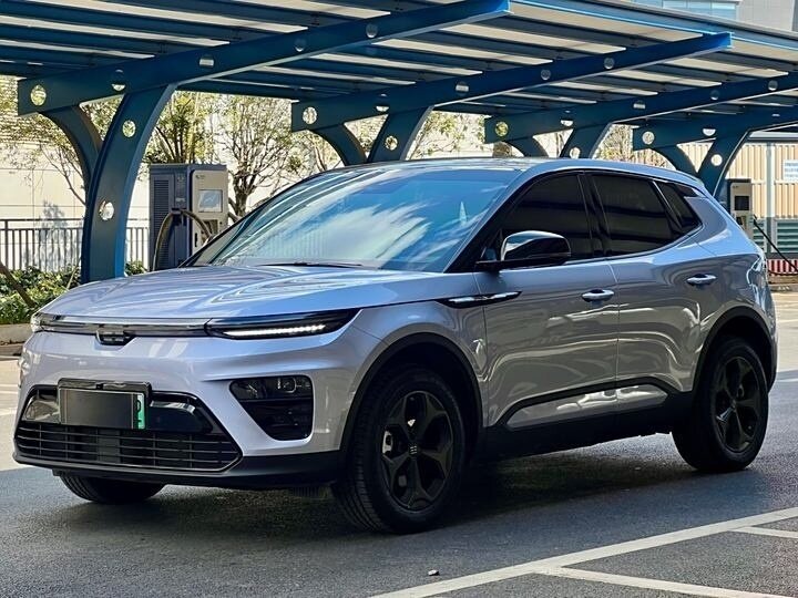 Купить б/у Enovate (Enoreve) ME5 2021-2023 1.5hyb AT (204 л.с.) 4WD ...