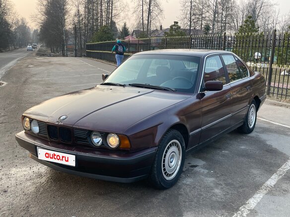 Купить б/у BMW 5 серии III (E34) 520i 2.0 AT (150 л.с.) бензин автомат в Пушкино: пурпурный БМВ ...