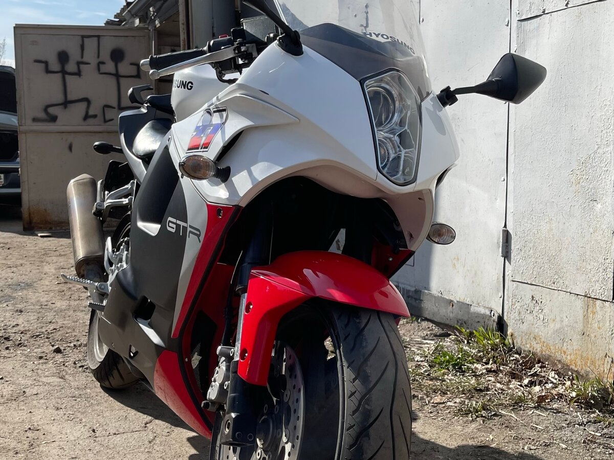 Купить б/у Hyosung Comet GT250 инжектор 5 передач в Москве: белый спорт ...