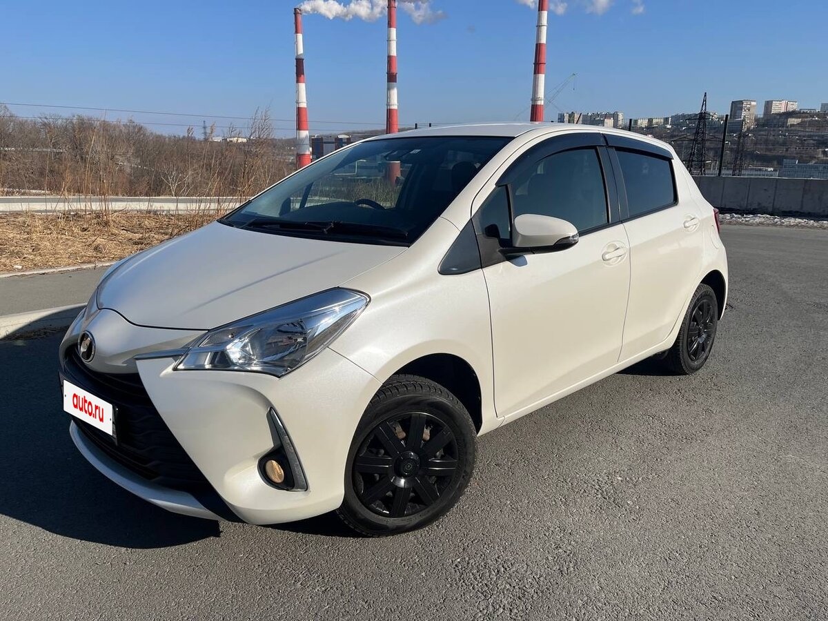 Купить б/у Toyota Vitz III (XP130) Рестайлинг 2 1.0 CVT (69 л.с ...