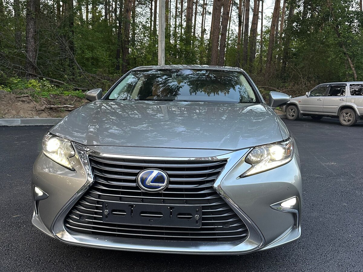Купить б/у Lexus ES VI Рестайлинг 300h 2.5hyb CVT (161 л.с.) гибрид ...