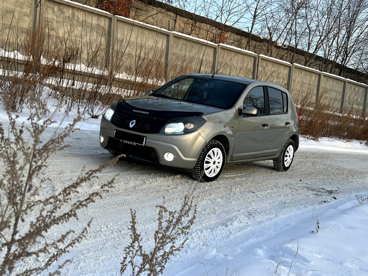 Купить б/у Renault Sandero I 1.6 MT (84 л.с.) бензин механика в ...