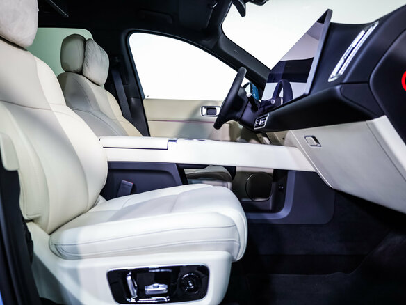 Купить новый Lixiang L8 I 42.8 kWh 1.5hyb AT (449 л.с.) 4WD гибрид автомат в Санкт-Петербурге ...