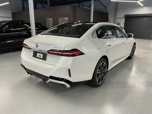 Купить новый BMW 5 серии VIII (G60/G61/G68) 525Li 2.0 AT (190 л.с.) бензин автомат в Москве ...