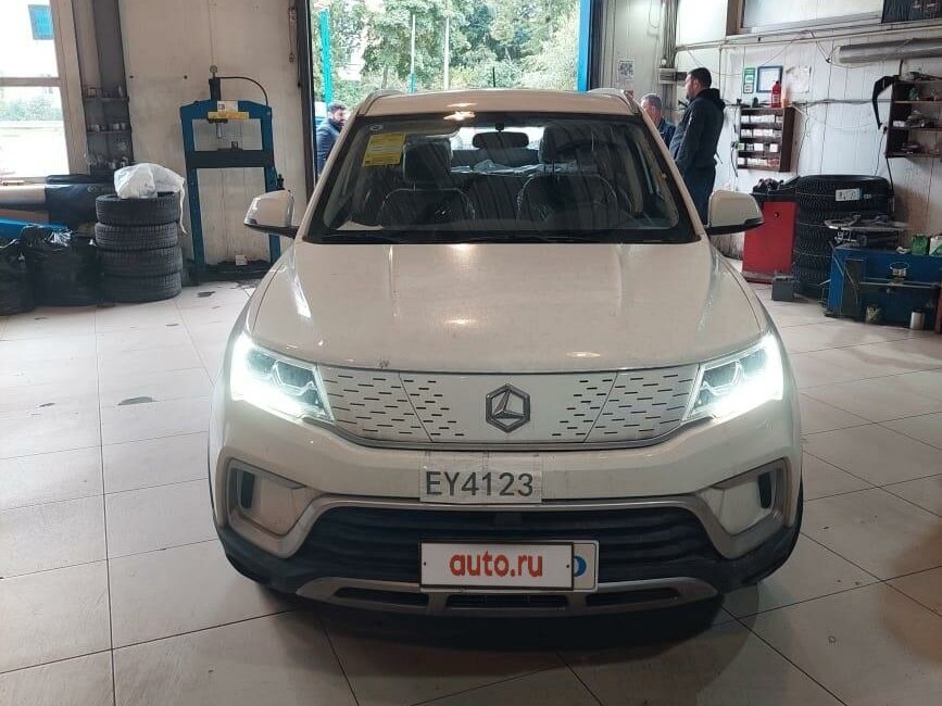 Купить б/у Yema T70 2015-2020 R360 Electro AT (110.0 кВт) электро автомат в Москве: белый Йема ...