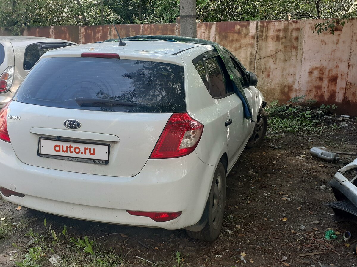 Купить б/у Kia Ceed I Рестайлинг 1.4 MT (109 л.с.) бензин механика в Твери: белый Киа Сид I ...