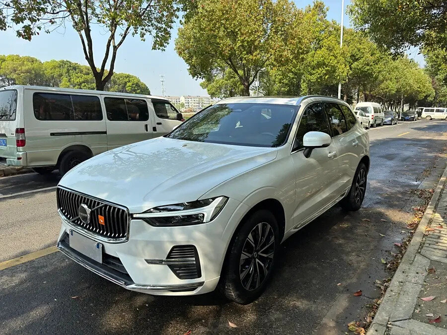 Купить б/у Volvo XC60 II Рестайлинг 2.0 AT (249 л.с.) 4WD бензин автомат во Владивостоке: белый ...