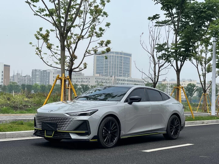 Купить б/у Changan UNI-V I 1.5 AMT (181 л.с.) бензин робот в ...