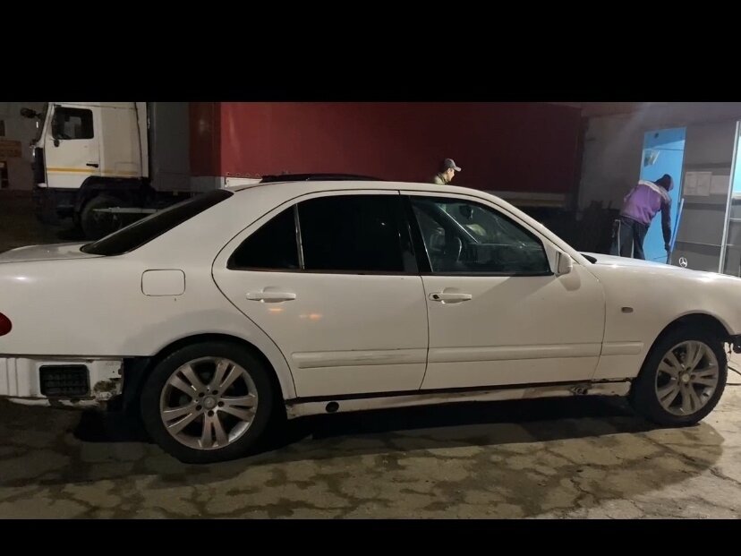 Купить б/у Mercedes-Benz E-Класс II (W210, S210) 200 2.0 MT (136 л.с.) бензин механика в ...