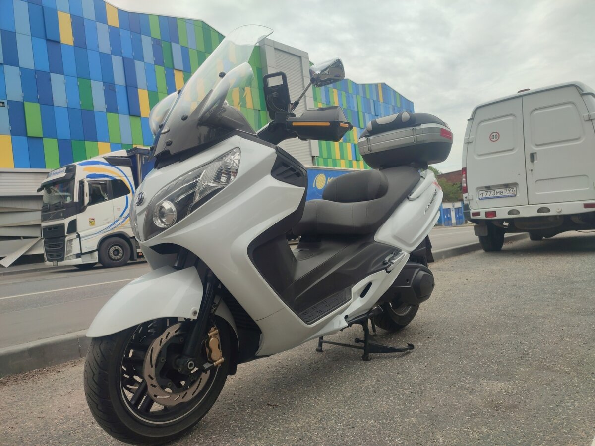 Купить б/у Sym Maxsym 400 инжектор Вариатор в Москве: белый 2012 года по цене 370 000 рублей на ...