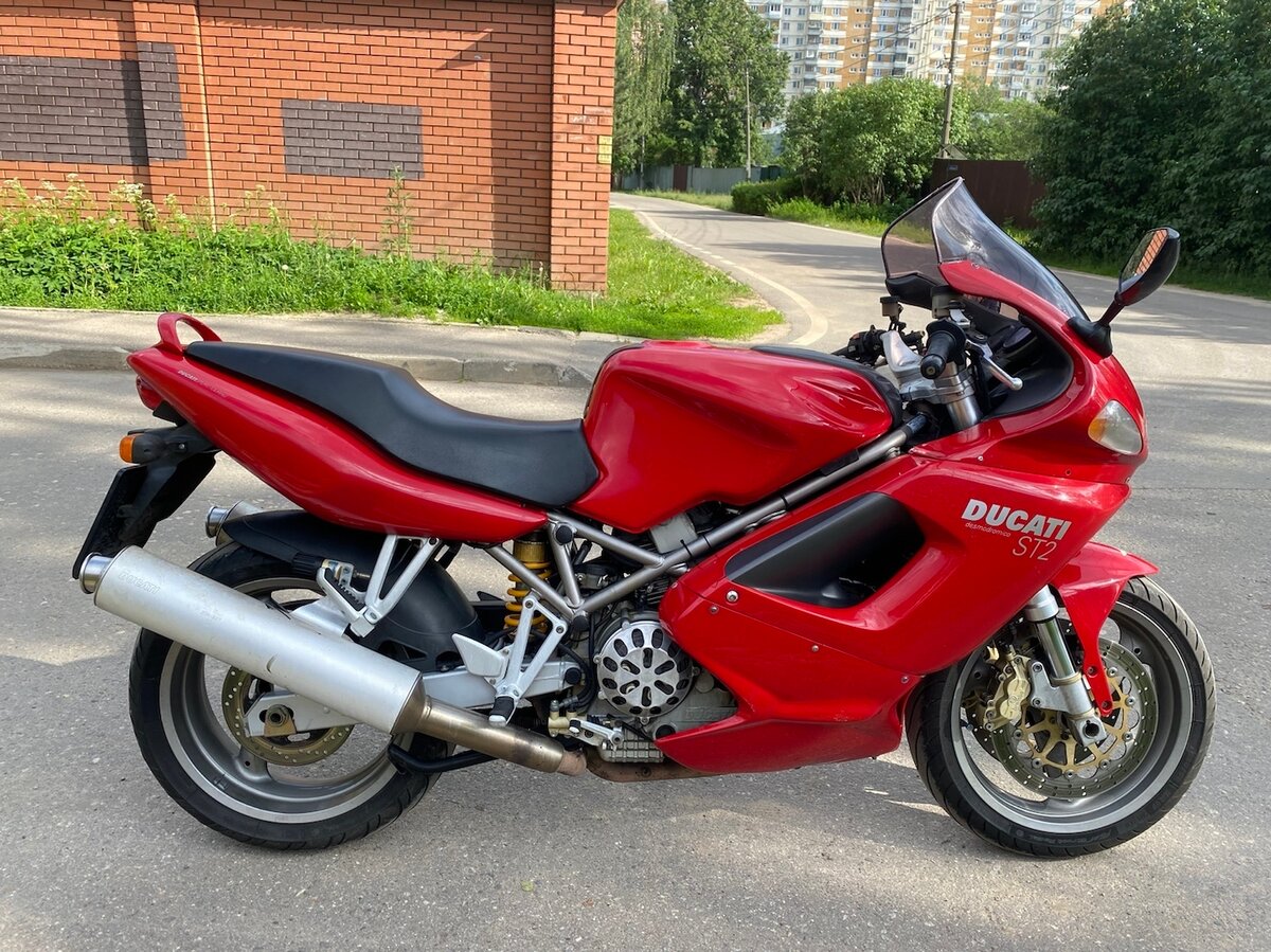Купить б/у Ducati ST в Москве: красный 2002 года по цене 230 000 рублей на Авто.ру