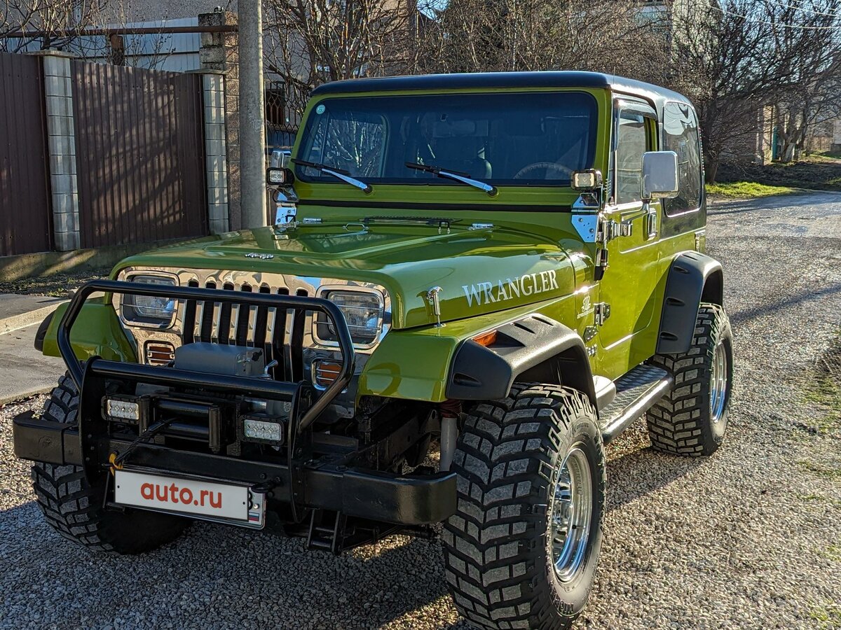 Купить б/у Jeep Wrangler I (YJ) 4.0 MT (184 л.с.) 4WD бензин механика в Бахчисарае: зелёный Джип ...