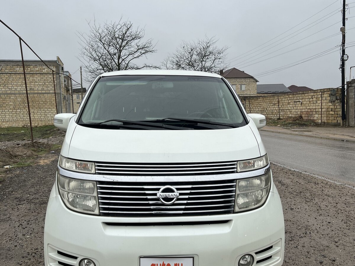 Купить б/у Nissan Elgrand II (E51) 3.5 AT (240 л.с.) 4WD бензин автомат в Мамедкала: белый ...