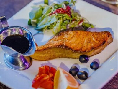 Zolotonosha (Preobrazhenskaya ulitsa No:1, Gubkin), restoran  Gubkin'den