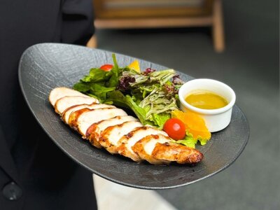 Astoria Riverside (Pieramozhcaw Avenue No:116, Minsk), restoran  Minsk'ten
