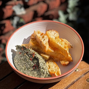 Deda Tbilisi (Saiatnovas Street No:12, Tbilisi), restoran  Tiflis'ten