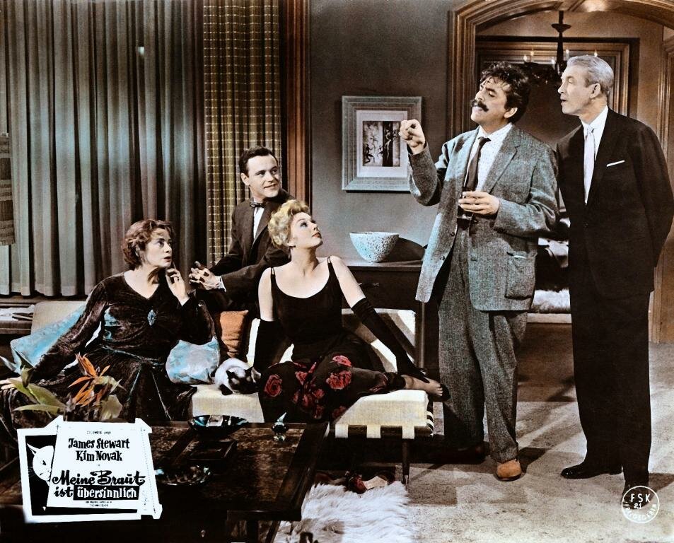 Фото: Колокол, книга и свеча / Кадр из фильма «Колокол, книга и свеча ...