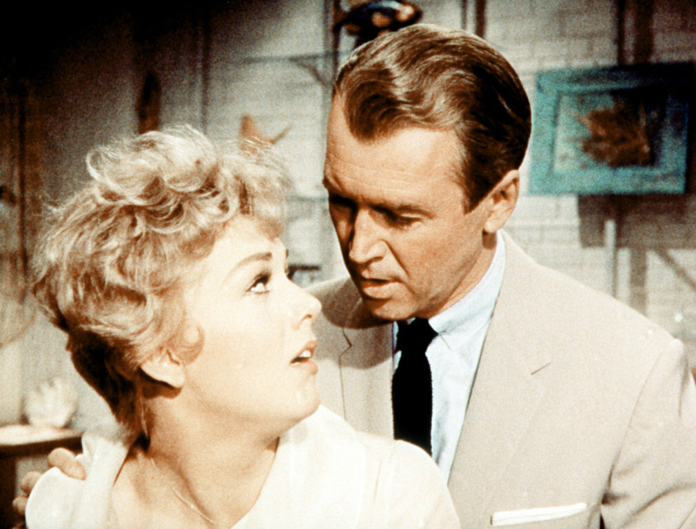 Фото: Колокол, книга и свеча / Кадр из фильма «Колокол, книга и свеча ...