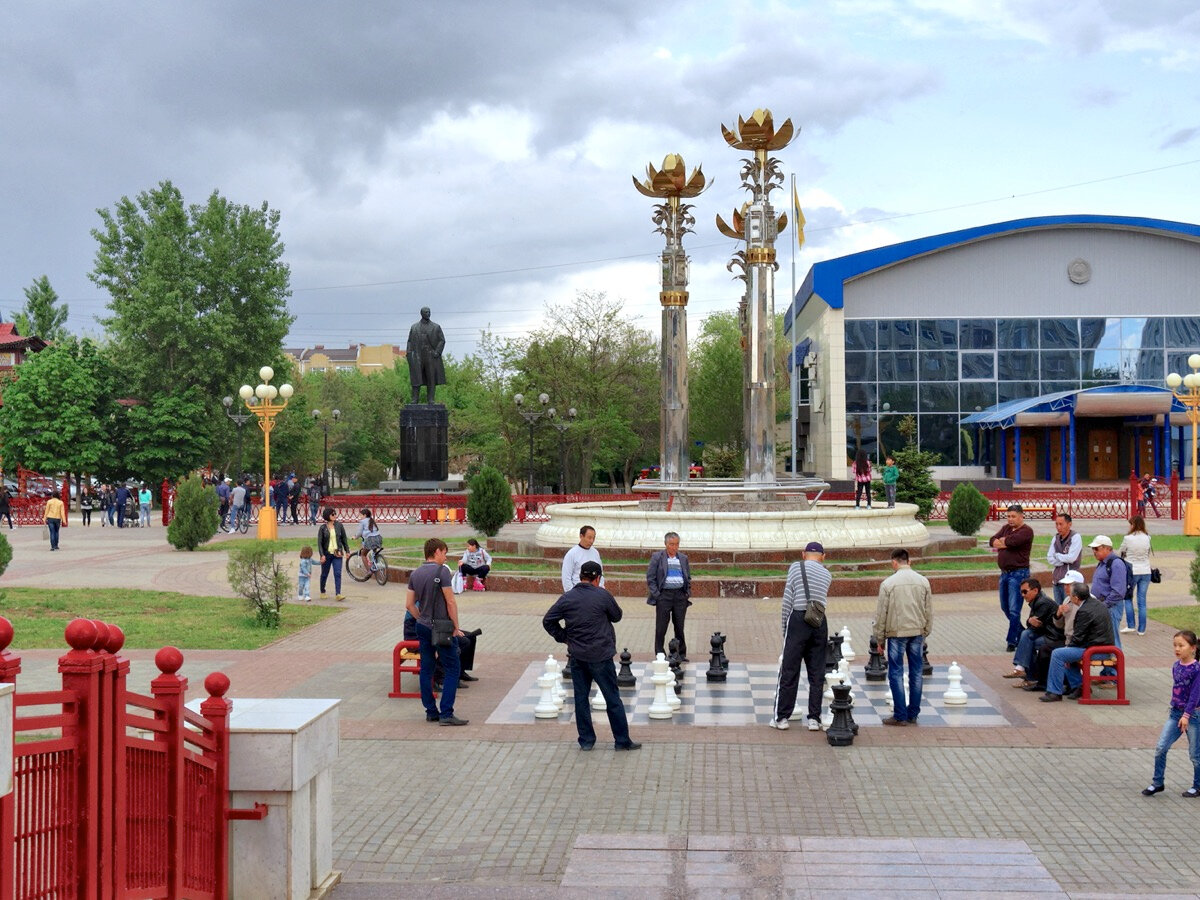Достопримечательности Элисты: советские панельки, буддийские пагоды и ...