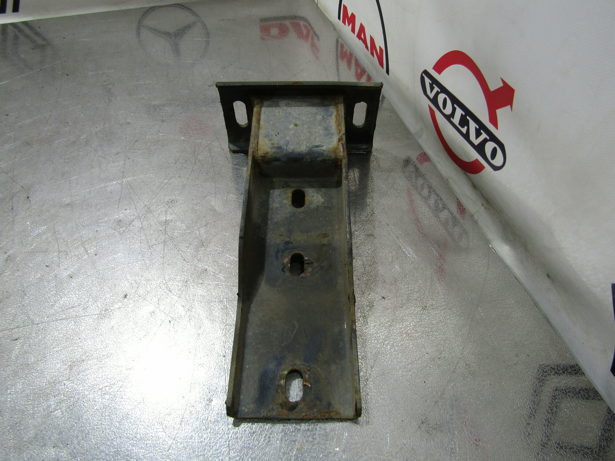 Кронштейн усилителя бампера Iveco Stralis