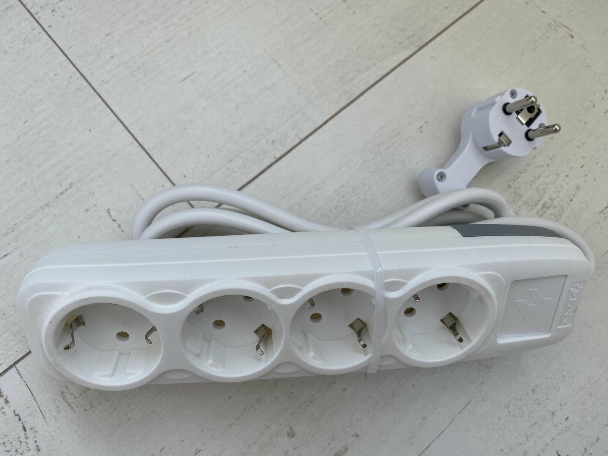 Удлинитель бытовой 4 розетки, 35.0 метров с заземлением, с плоской вилкой