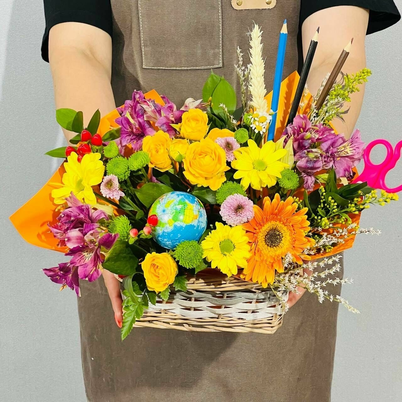 Букет микс в корзинке для учителя
