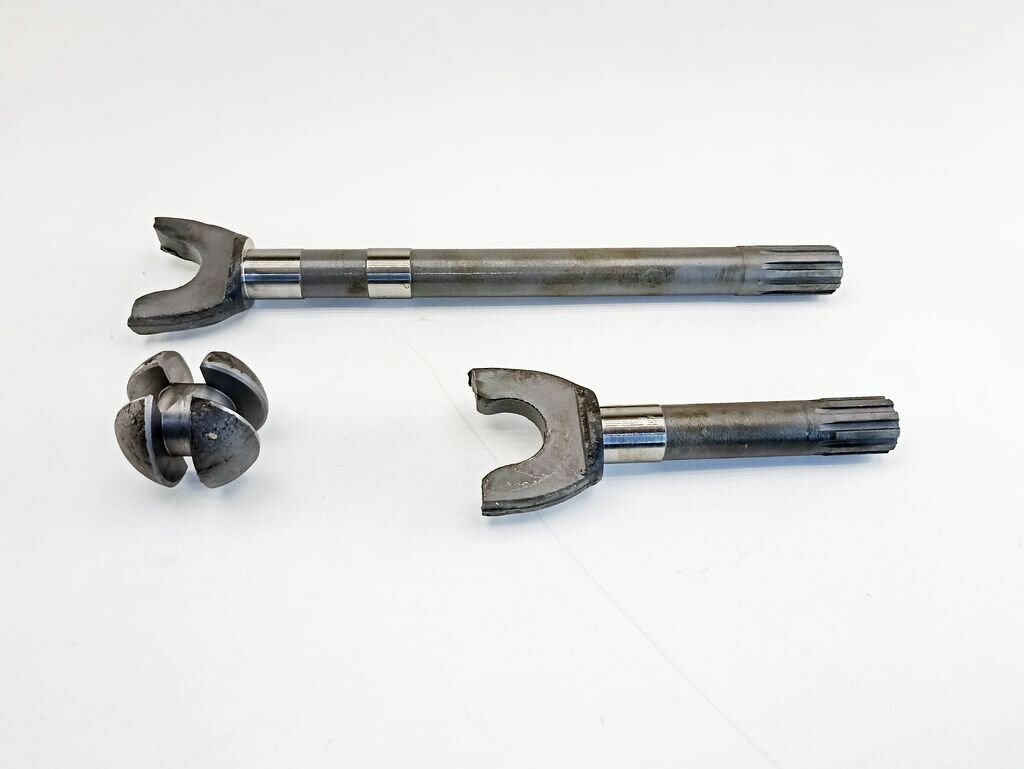 Шарнир поворотного кулака для а/м УАЗ 452, 469 нового образца короткий, правый, шар