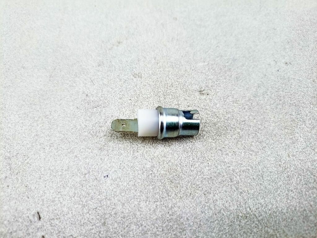 Патрончик щитка приборов для а/м УАЗ 452 нового образца (со штекером)