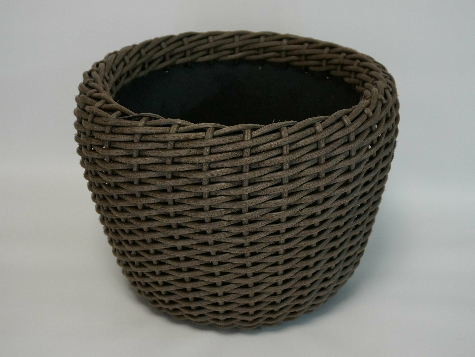 Кашпо/горшок из искусственного ротанга. 12 л. Черный шоколад.