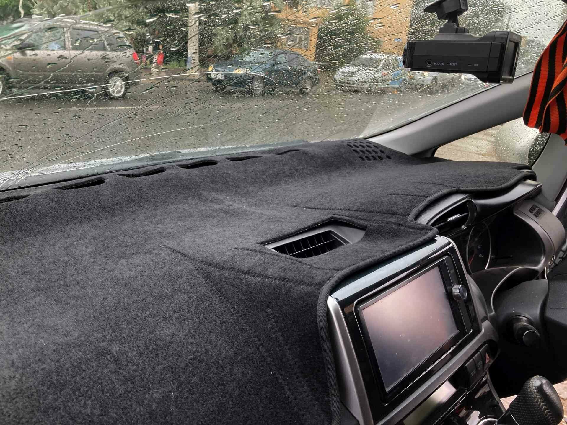 Накидка на приборную панель